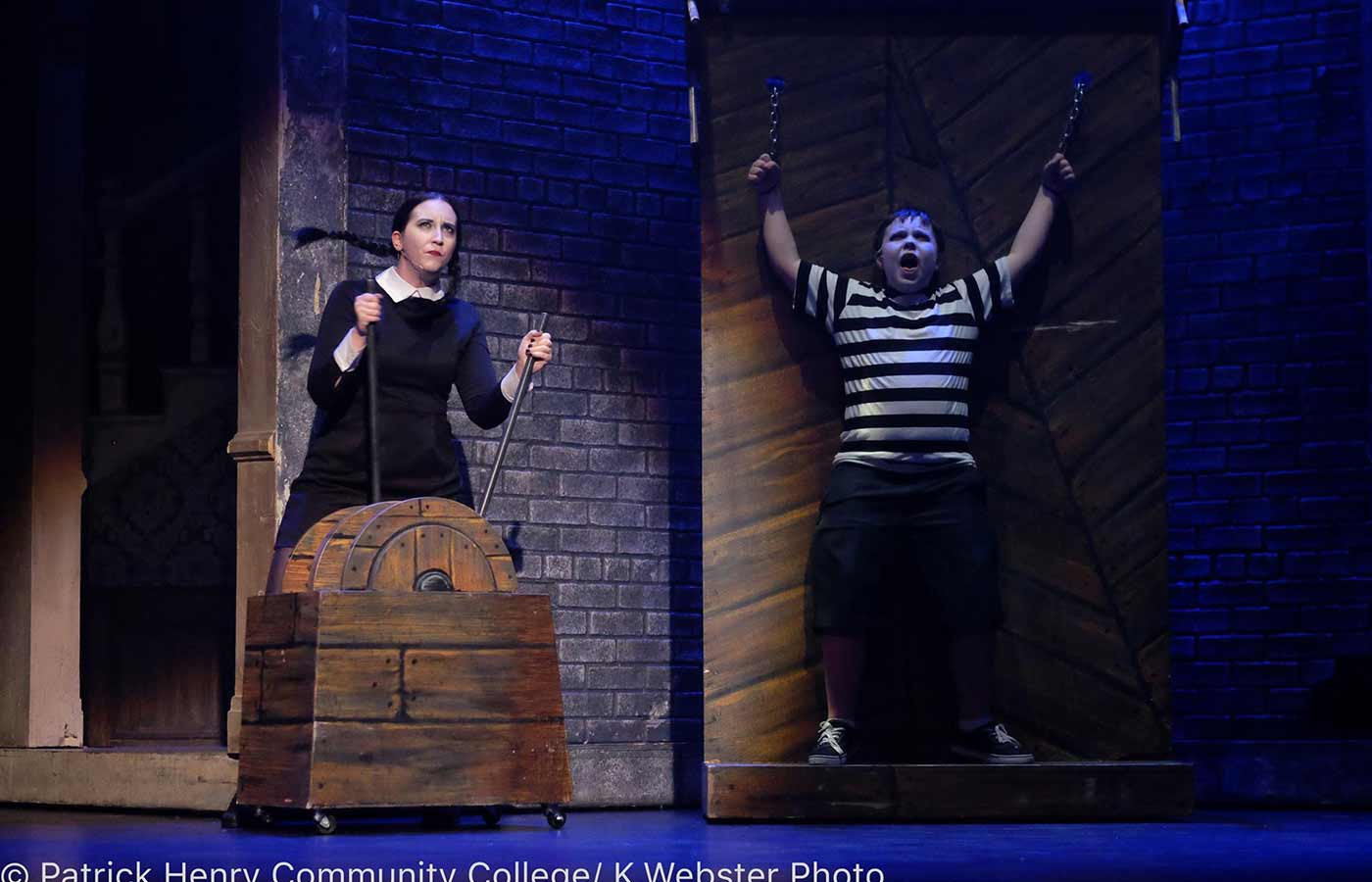Set Pictures | Addams Family Set Rental | Stagecraft Theatrical | 1-800 ...